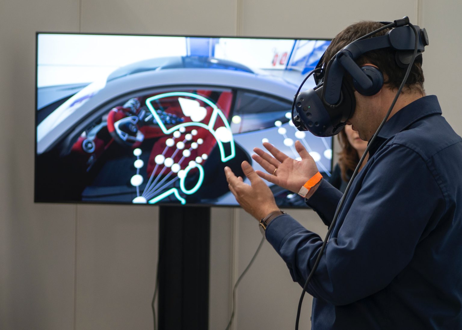 The Future Is Here: All About Augmented Reality (AR) Contacts - GadgetGenie